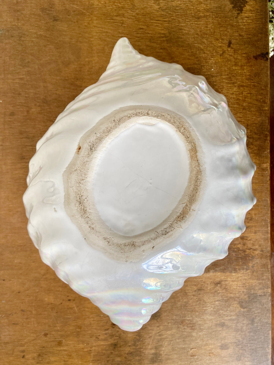 Lustre ware white shell vase – The Vintage Pieces